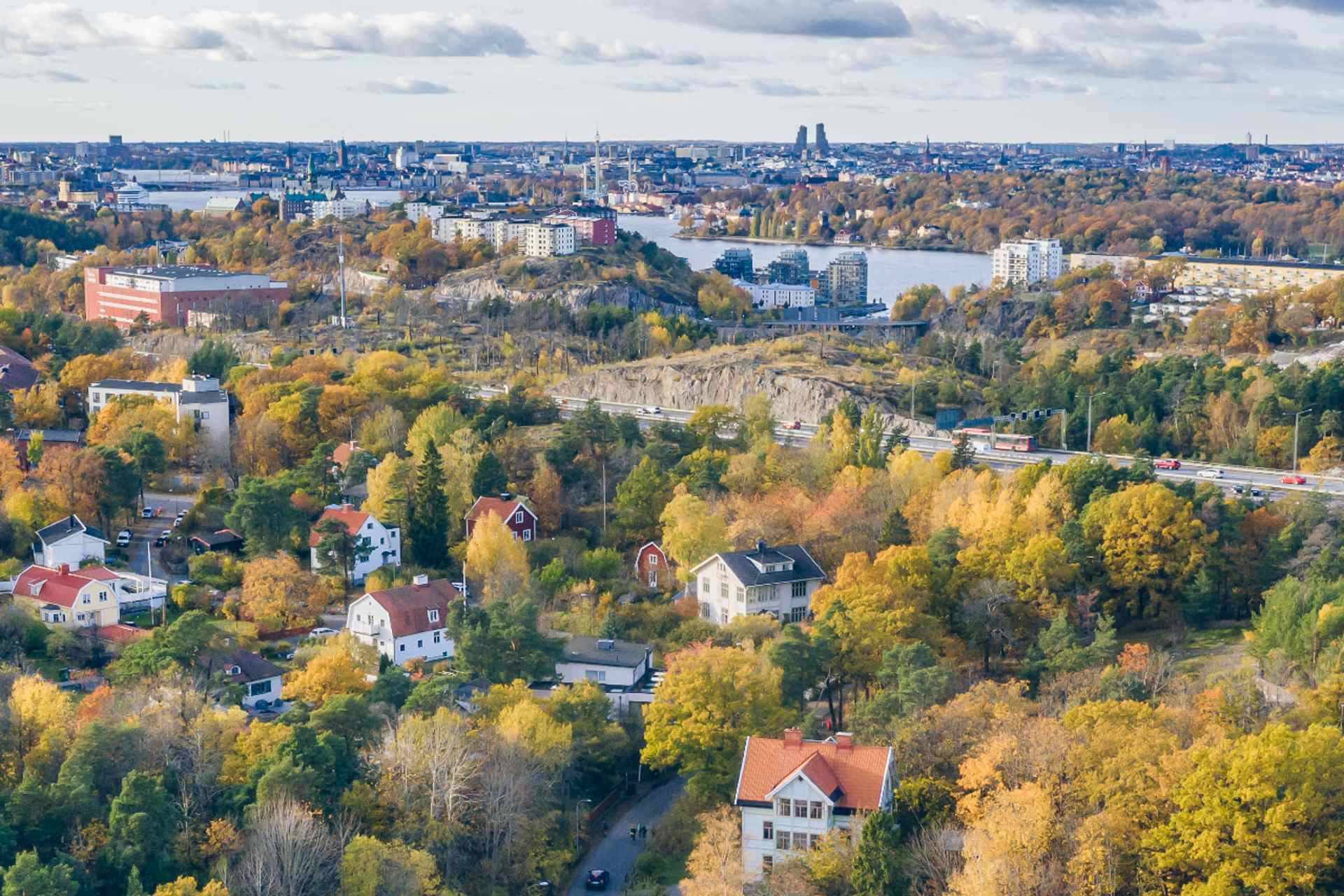 Residents clash over 900-unit housing plan - IndustryRadar.com
